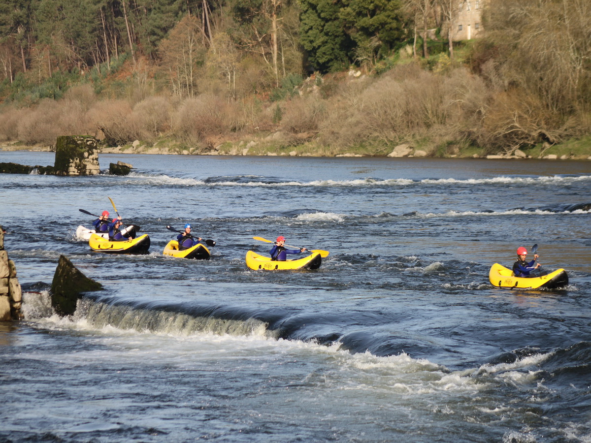Canoa raft en el río Miño. Embalse de Frieira - Arbo. A Cañiza ...
